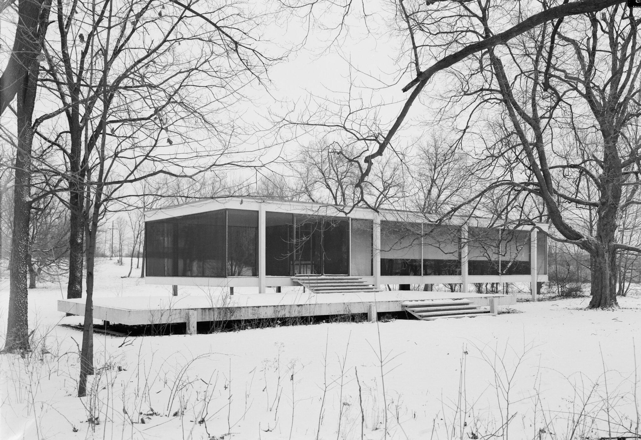 The Farnsworth House By Mies Van Der Rohe | Classics On Architecture ...