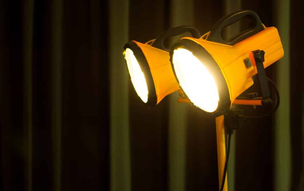 10 Best Work Lights For Any Construction Job [Buyer's Guide]