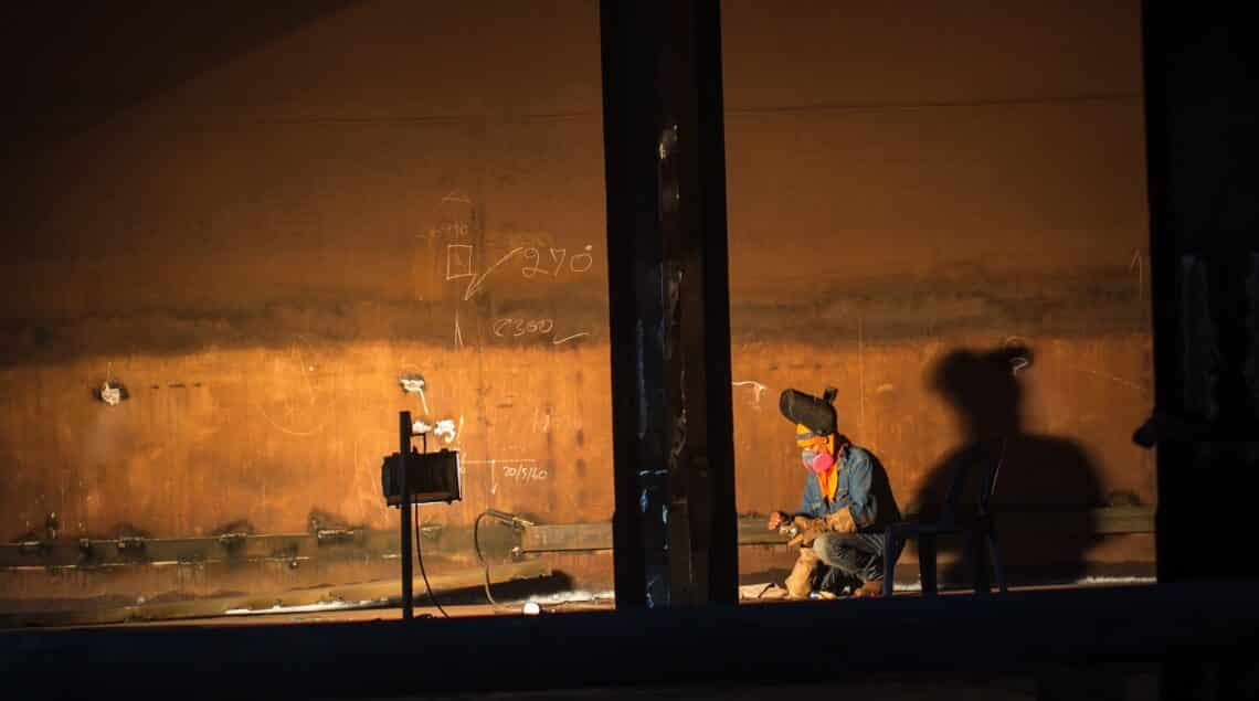 10 Best Work Lights For Any Construction Job [Buyer's Guide]