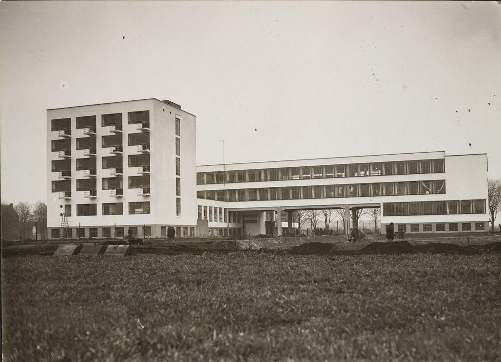 Walter Gropius: Biography, Works, Awards