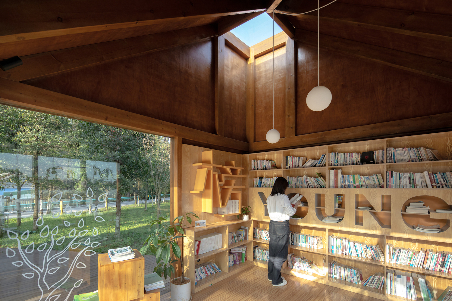 Pyramid Book House / MAT Office
