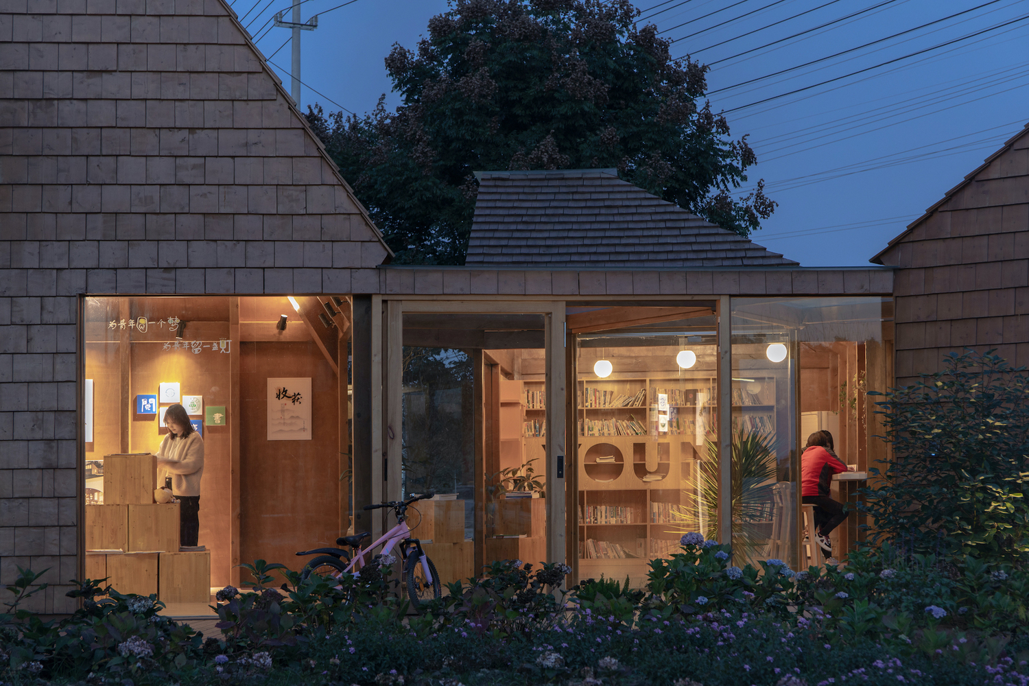 Pyramid Book House / MAT Office