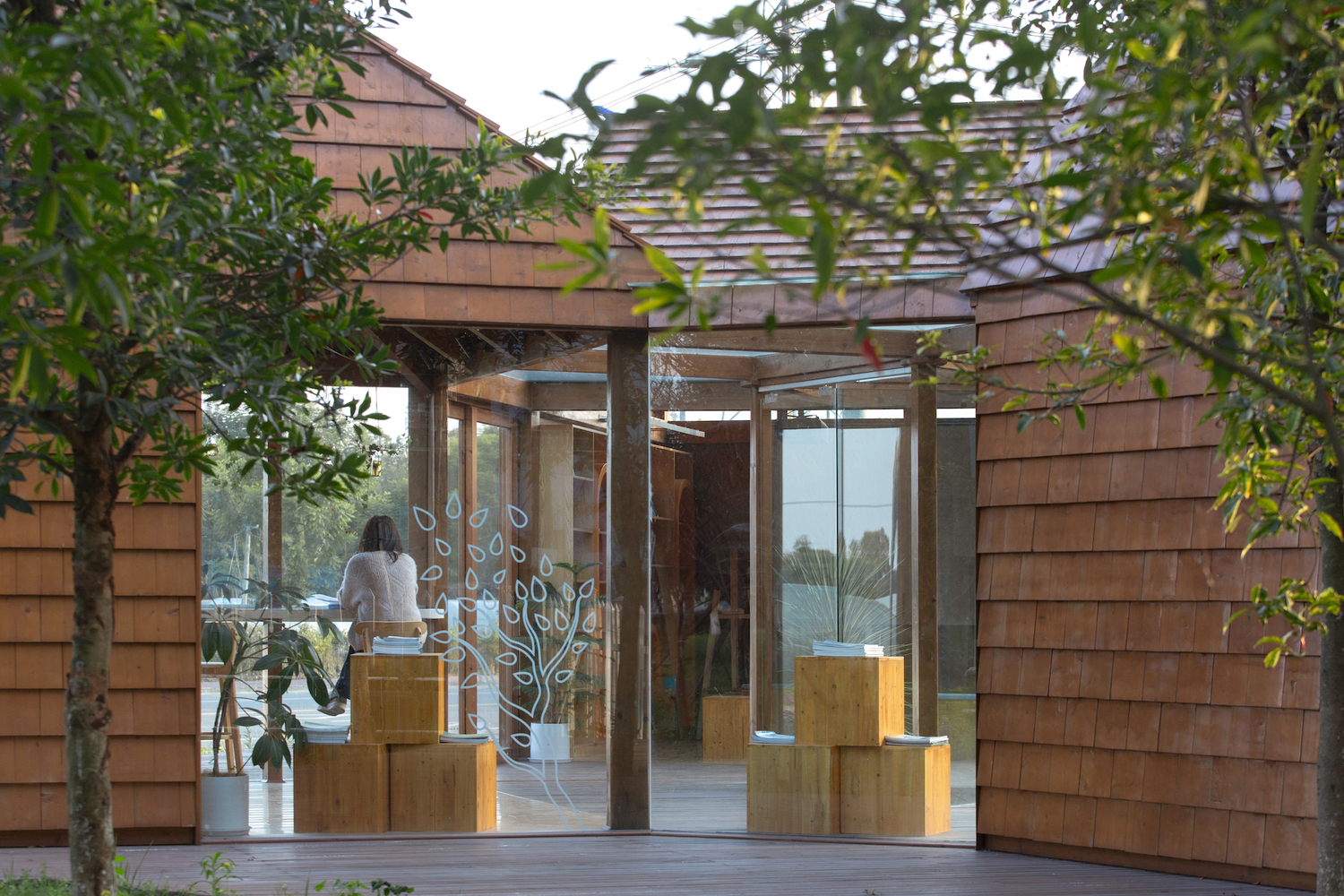 Pyramid Book House / MAT Office