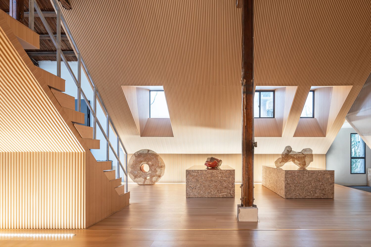 “Warehouse Within A Warehouse” Media Center / Ray&Emilio Studio ...