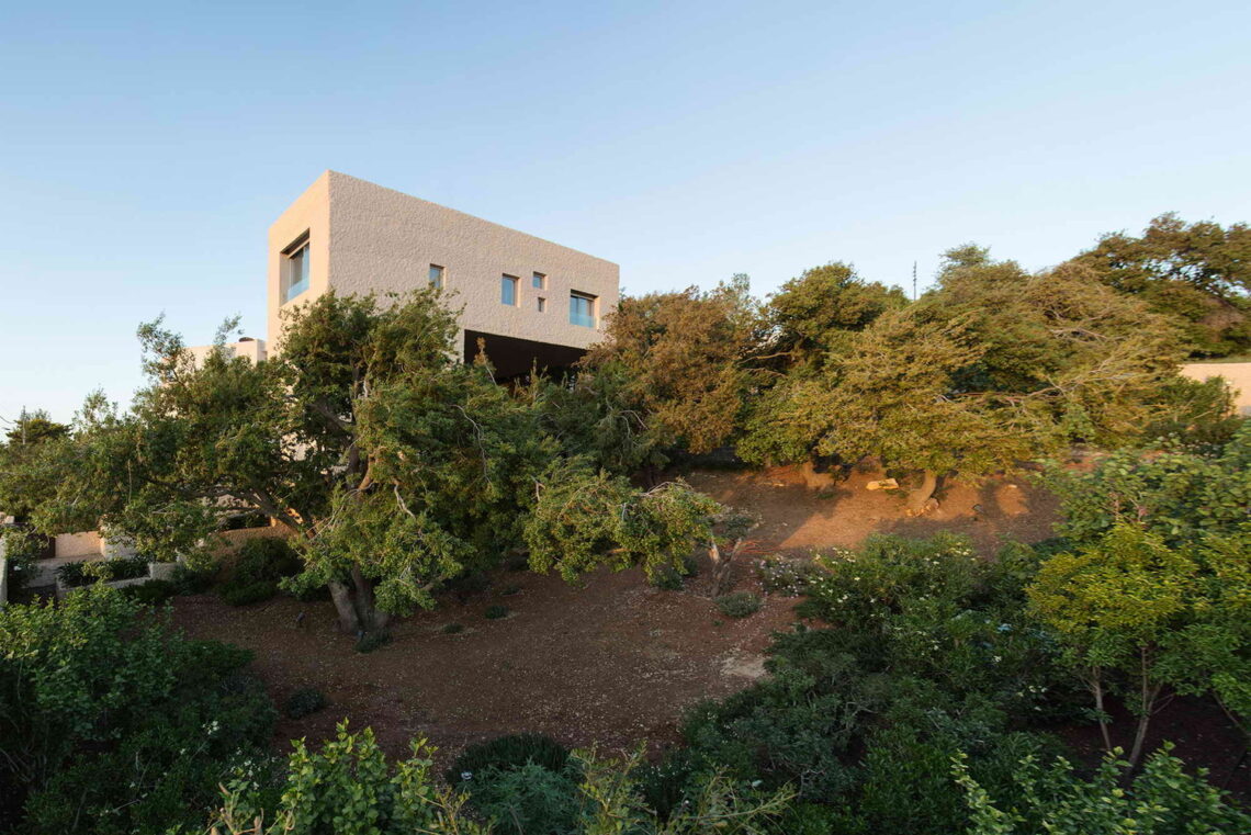 H Saket House / Sahel AlHiyari Architects