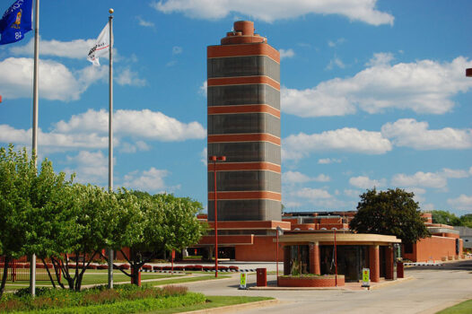 Frank Lloyd Wright's Architectural Feat: Supporting 60 Tons On A Lily ...