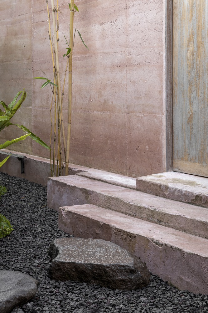 TANAH Pottery Studio / Blancostudio
