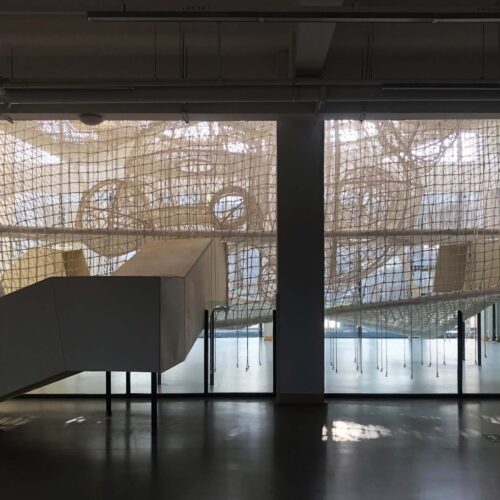 A Walking Box / Unarchitecte