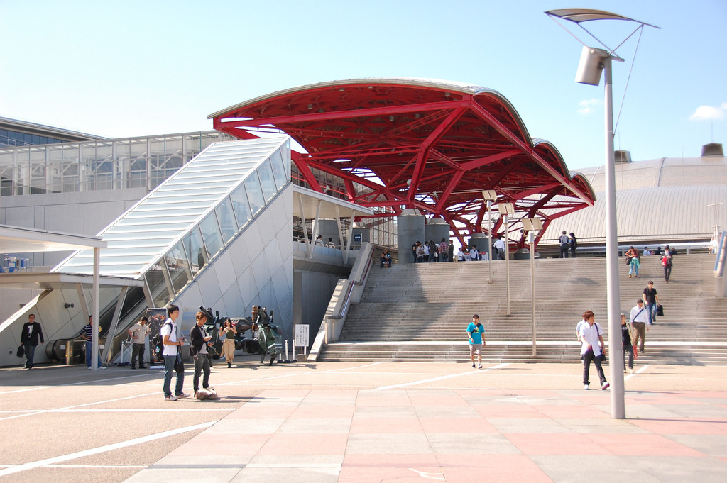 Makuhari Messe / Fumihiko Maki | Classics On Architecture Lab