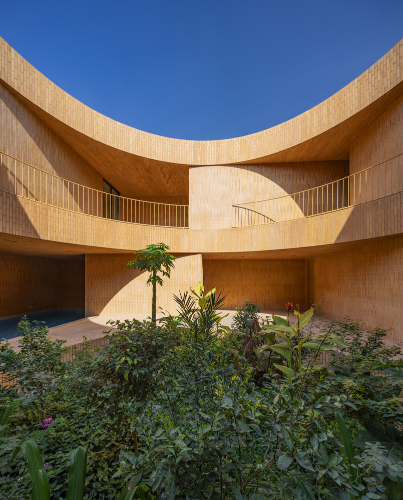 Dezful House / Fundamental Approach Architects