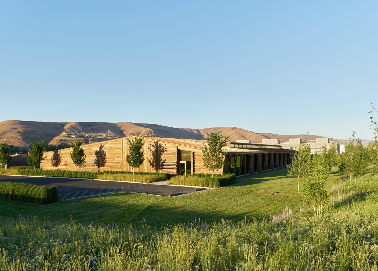 Washington Fruit & Produce Company Headquarters / Graham Baba Architects