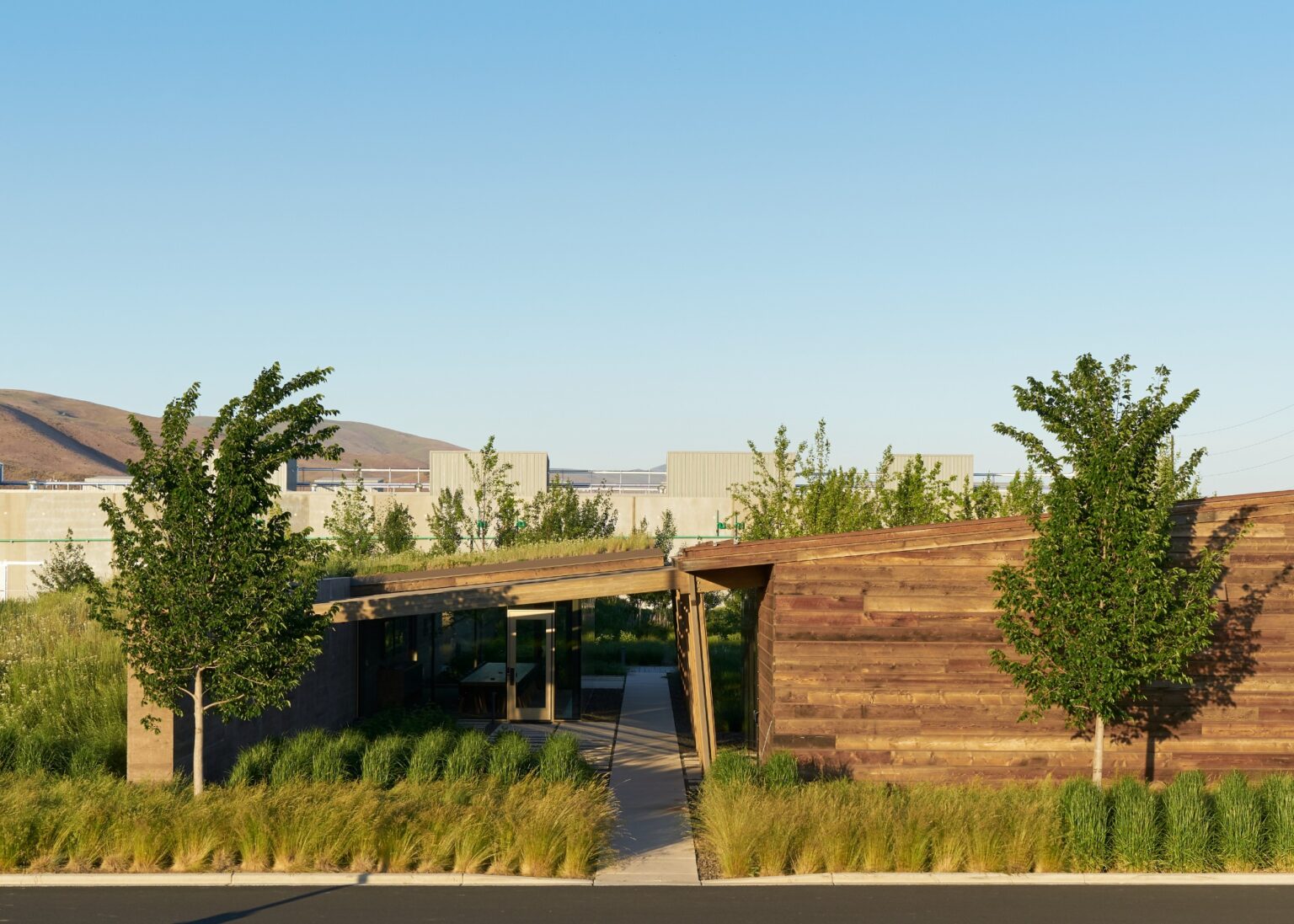 Washington Fruit & Produce Company Headquarters / Graham Baba Architects