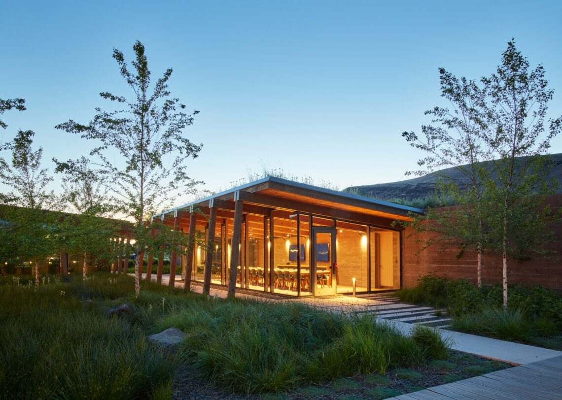 Washington Fruit & Produce Company Headquarters / Graham Baba Architects
