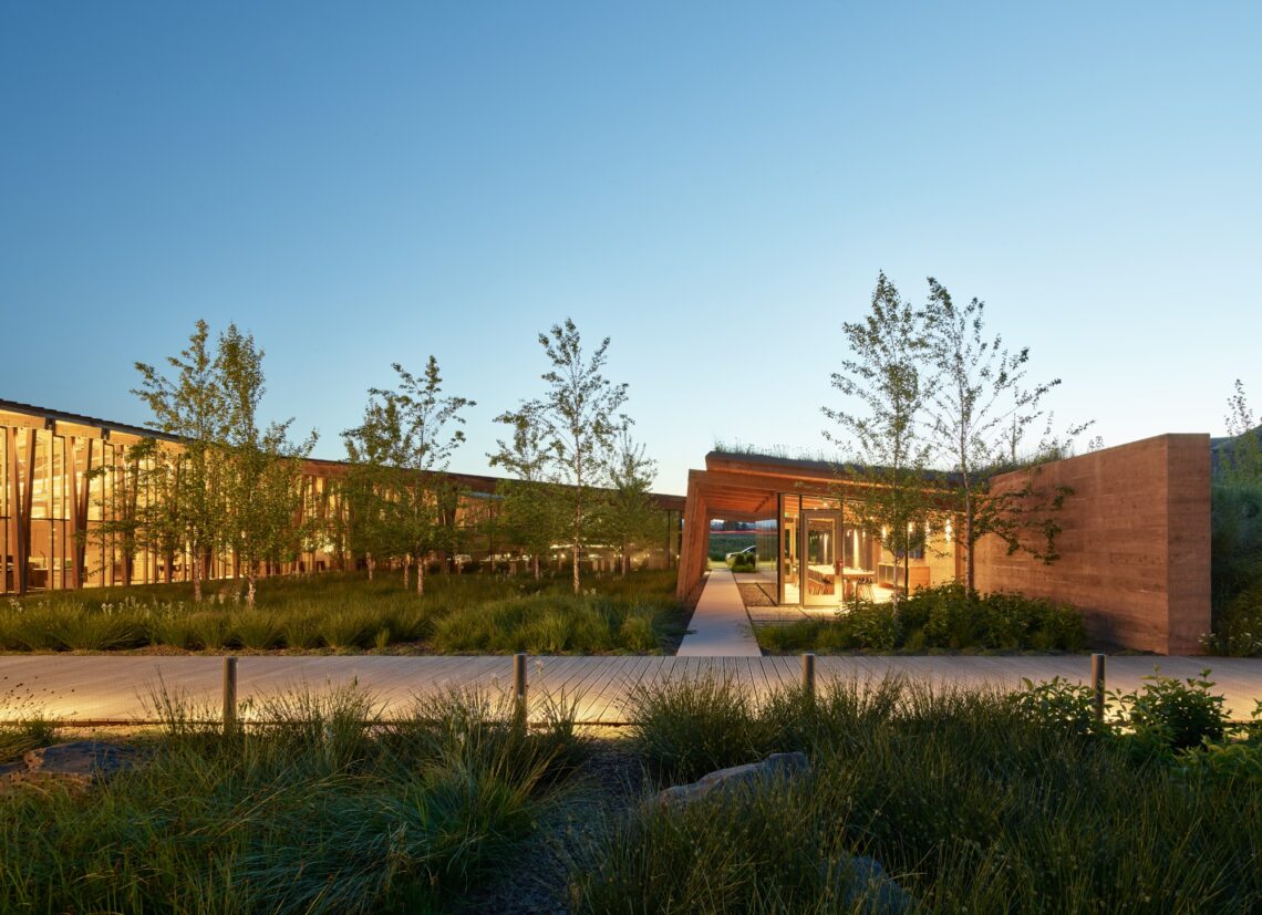 Washington Fruit & Produce Company Headquarters / Graham Baba Architects