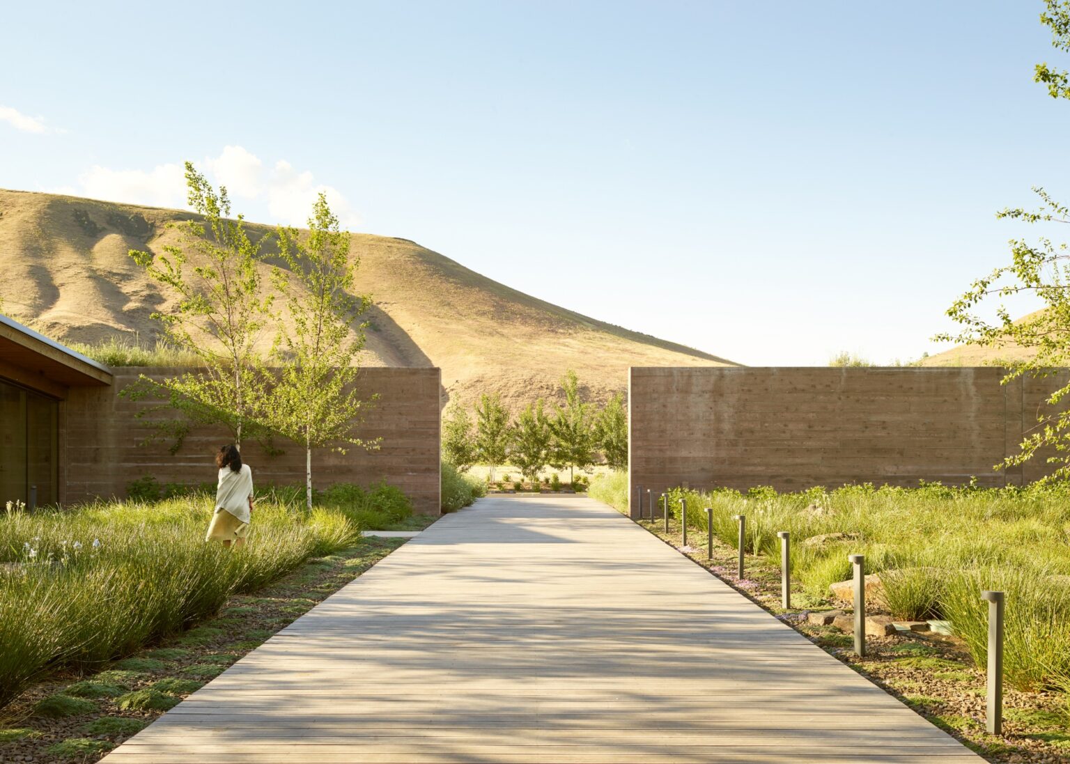 Washington Fruit & Produce Company Headquarters / Graham Baba Architects