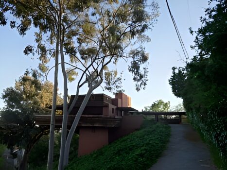 George Sturges House / Frank Lloyd Wright | Classics On Architecture Lab