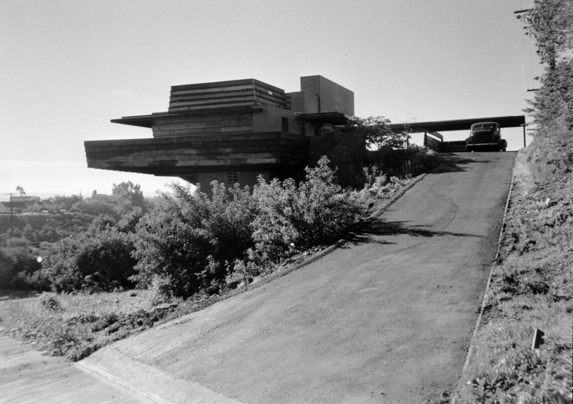 George Sturges House / Frank Lloyd Wright | Classics On Architecture Lab