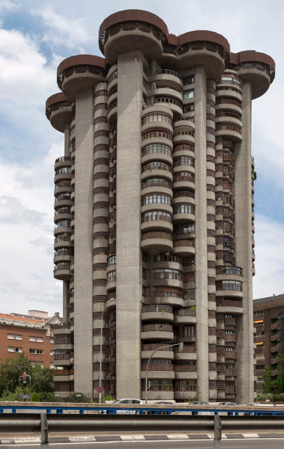 Torre Blancas / Francisco Javier Sáenz De Oiza | Classics On ...