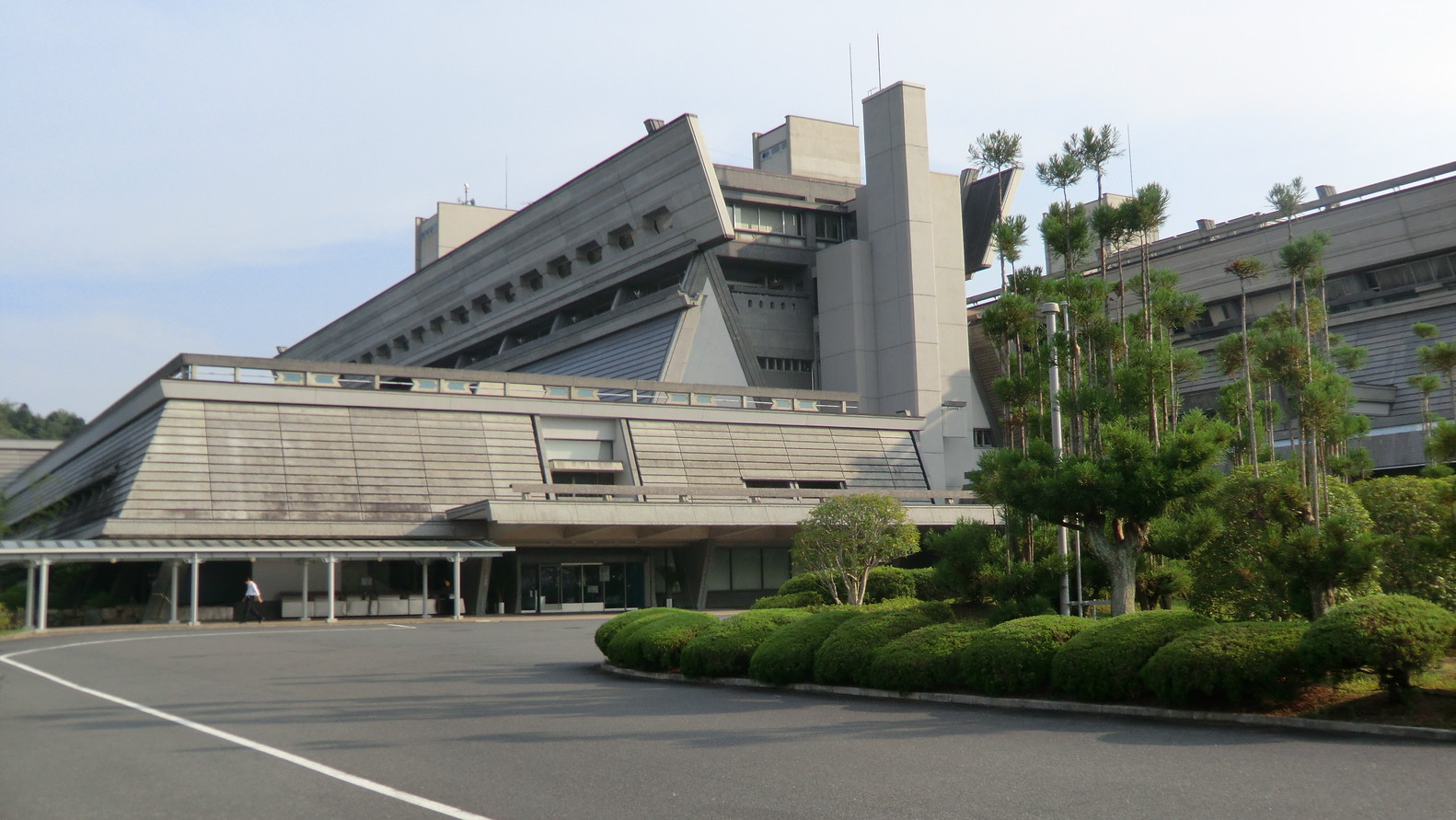 Visible Reinforcement: Kajima’s Hysteretic Seismic Damper Retrofit At ...