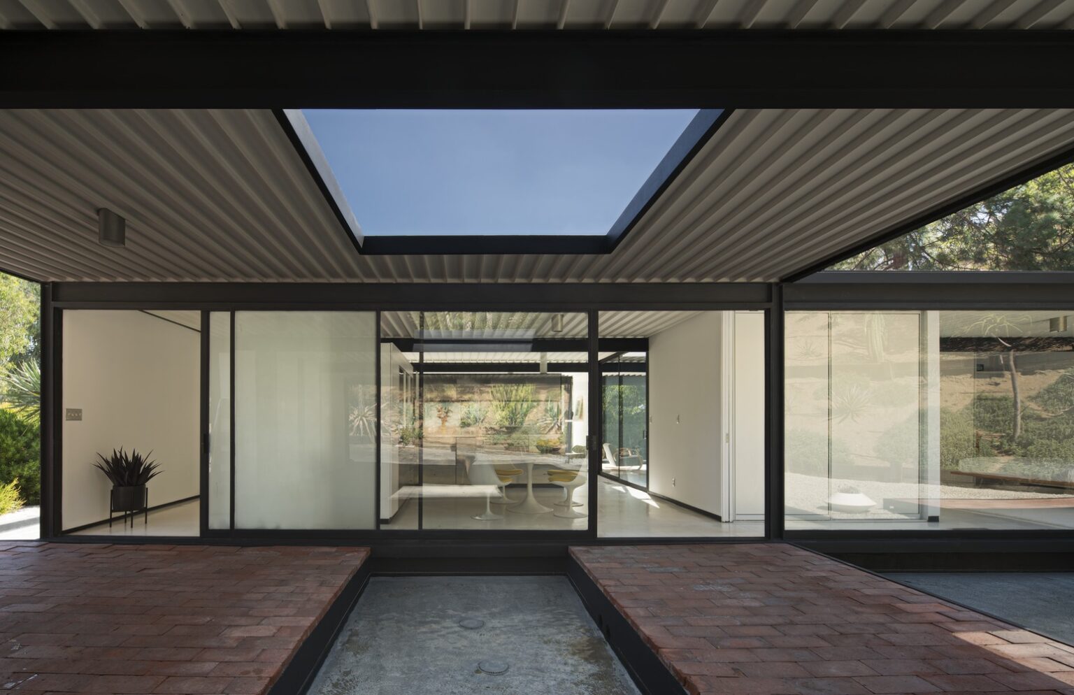 Case Study House #21 (Bailey House) / Pierre Koenig | Classics On ...