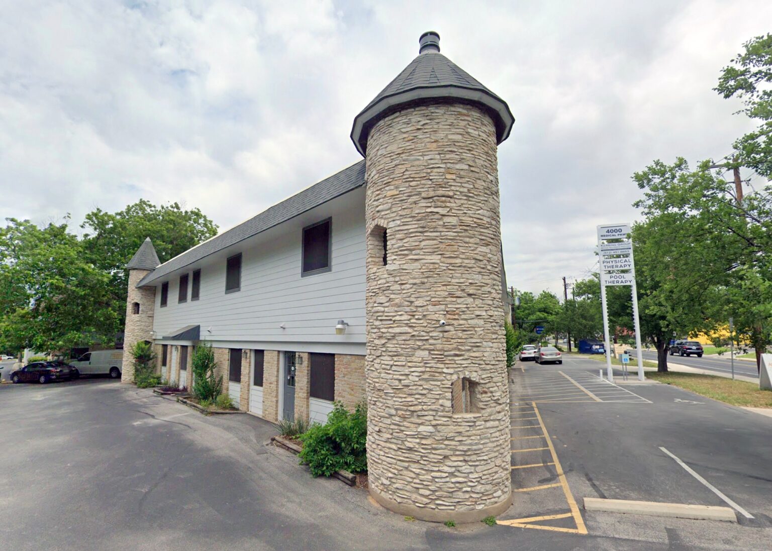 4000 Medical Parkway / Mark Odom Studio