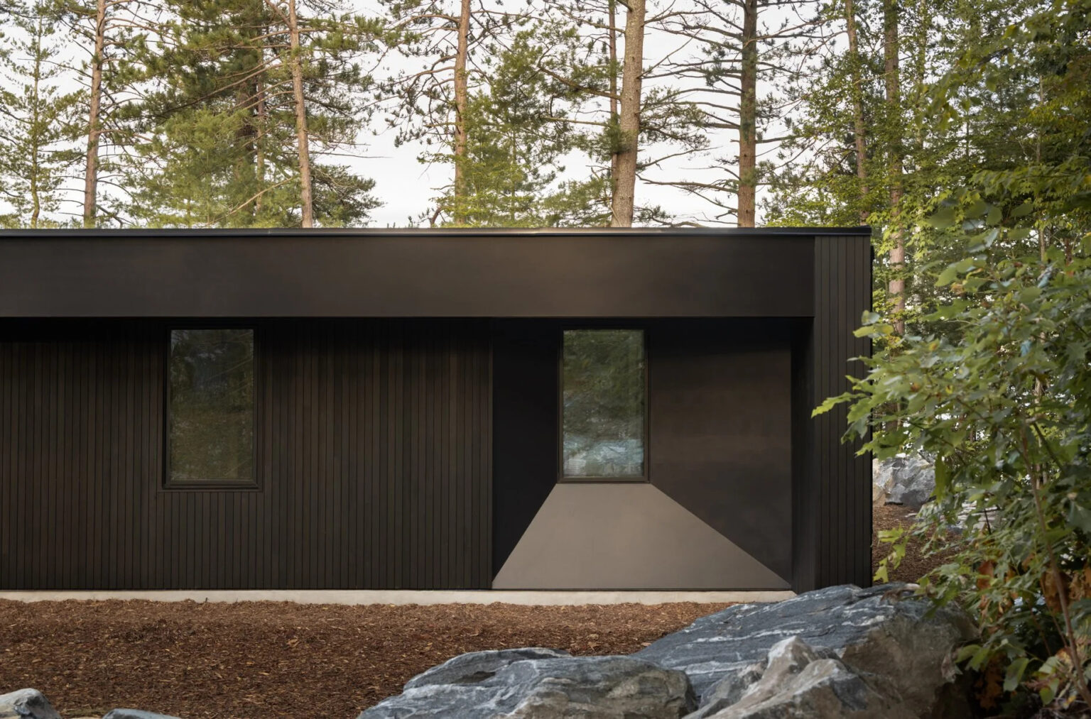 Manitouwaba Lake House / Daymark Design Incorporated