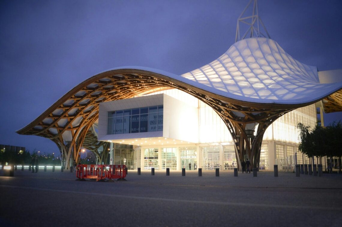 Shigeru Ban: Biography, Works, Awards