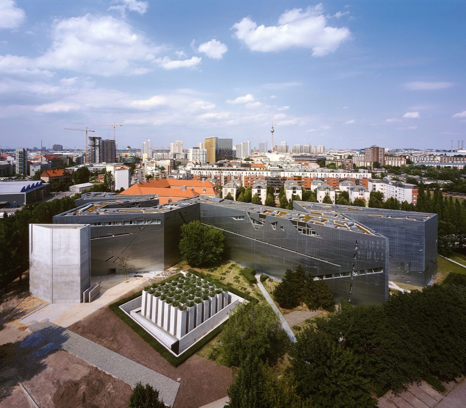 Daniel Libeskind: Biography, Works, Awards