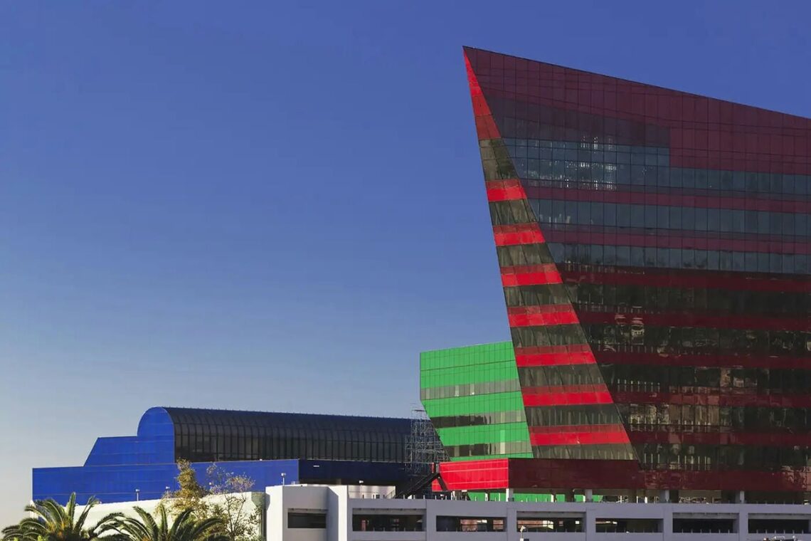 César Pelli: Biography, Works, Awards